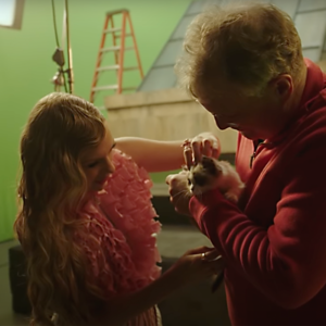 Taylor Swift Proudly Comes Out as an Official ‘Cat Lady’