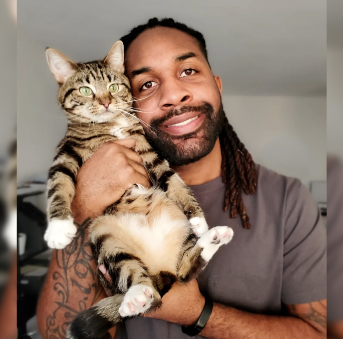 Abdul's Cats Shares Funny Things Cat People Do and We Can Relate