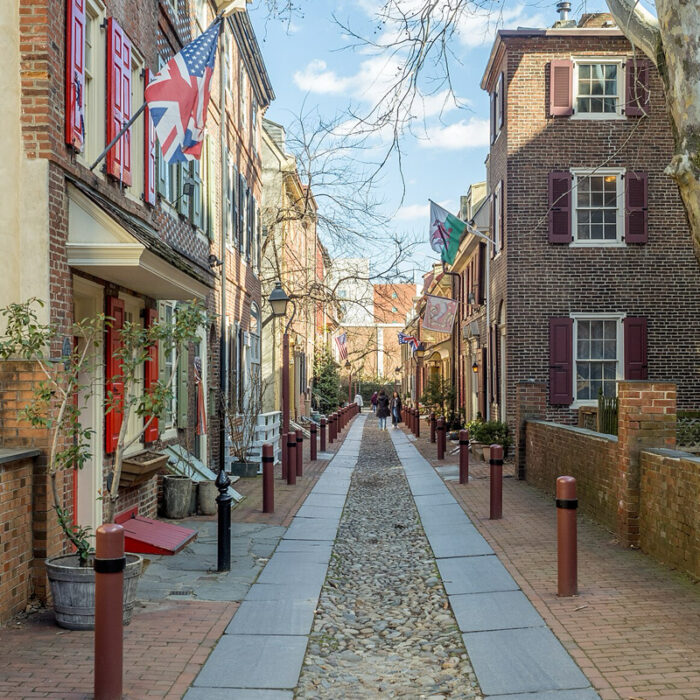 Friendly House Cat is Drawing Visitors to One of America's Oldest ...