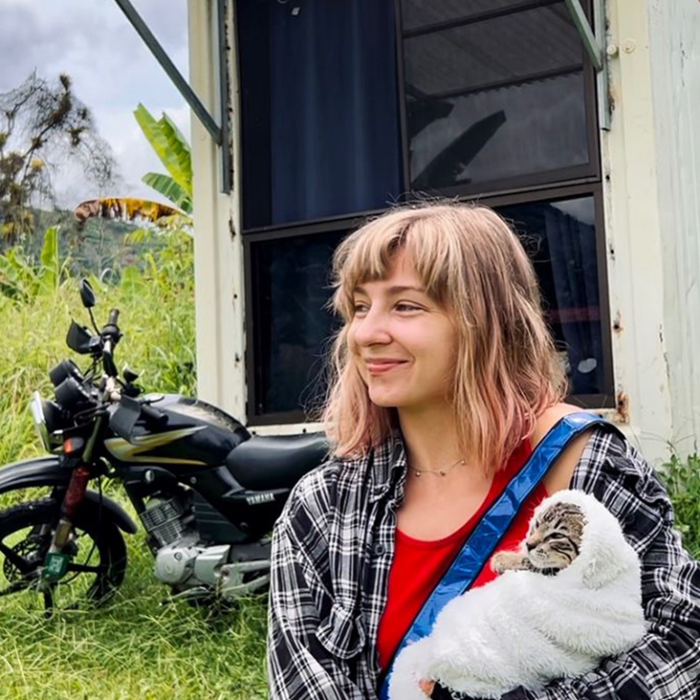 Adventurer in Costa Rica Finds Cutest Kitten Travel Companion Waiting ...